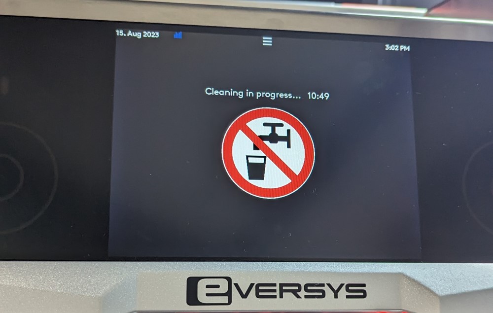 How to clean the Eversys machine